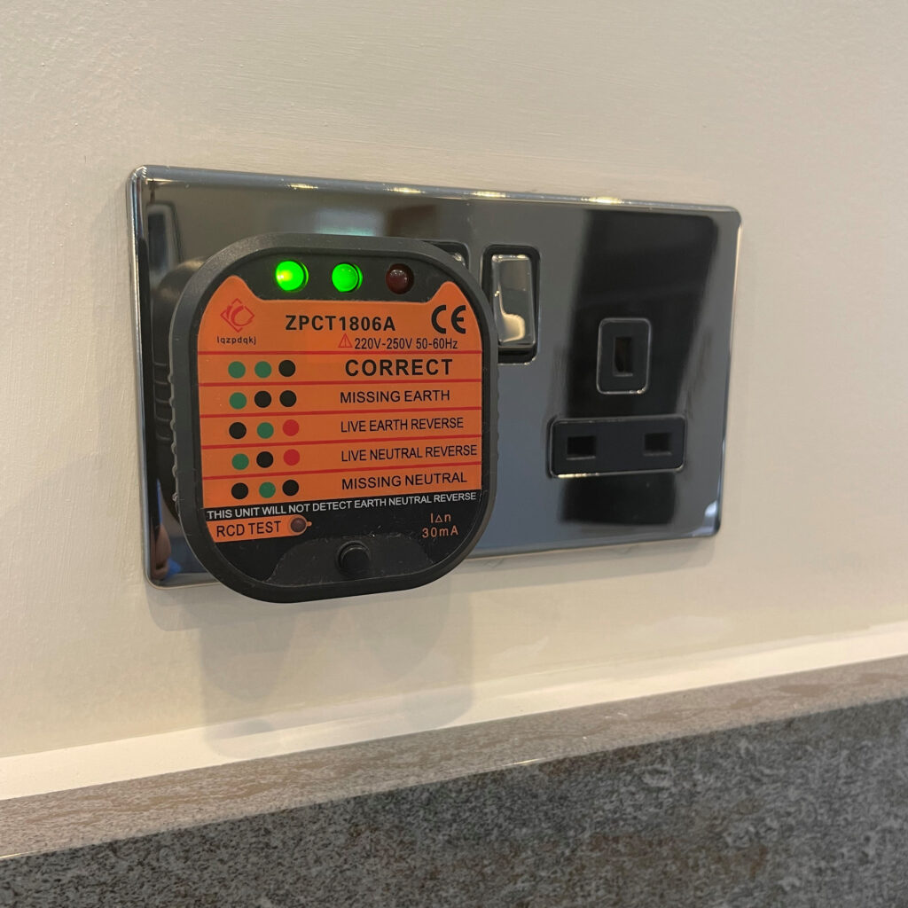 UK Socket Tester | For Earthing Sheets & Mats | Sleep Earthed